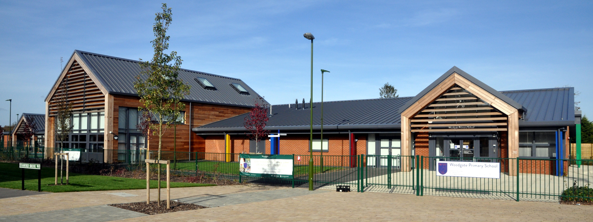 Woodgate Primary School : Pease Pottage, West Sussex, Local Directory